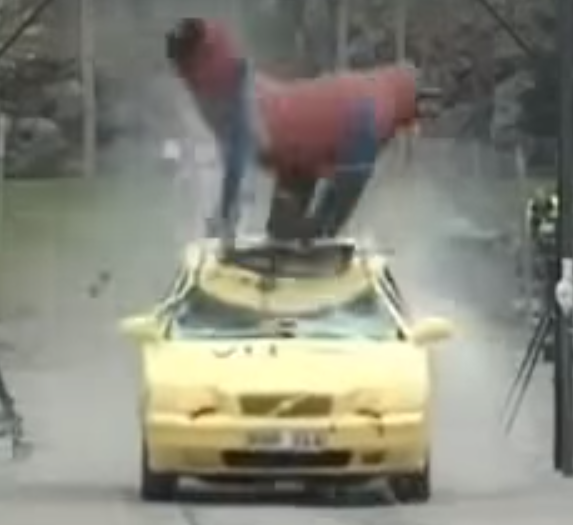 VOLVO Moose Collision Test - Volvo V70 Estate - Unofficial Networks