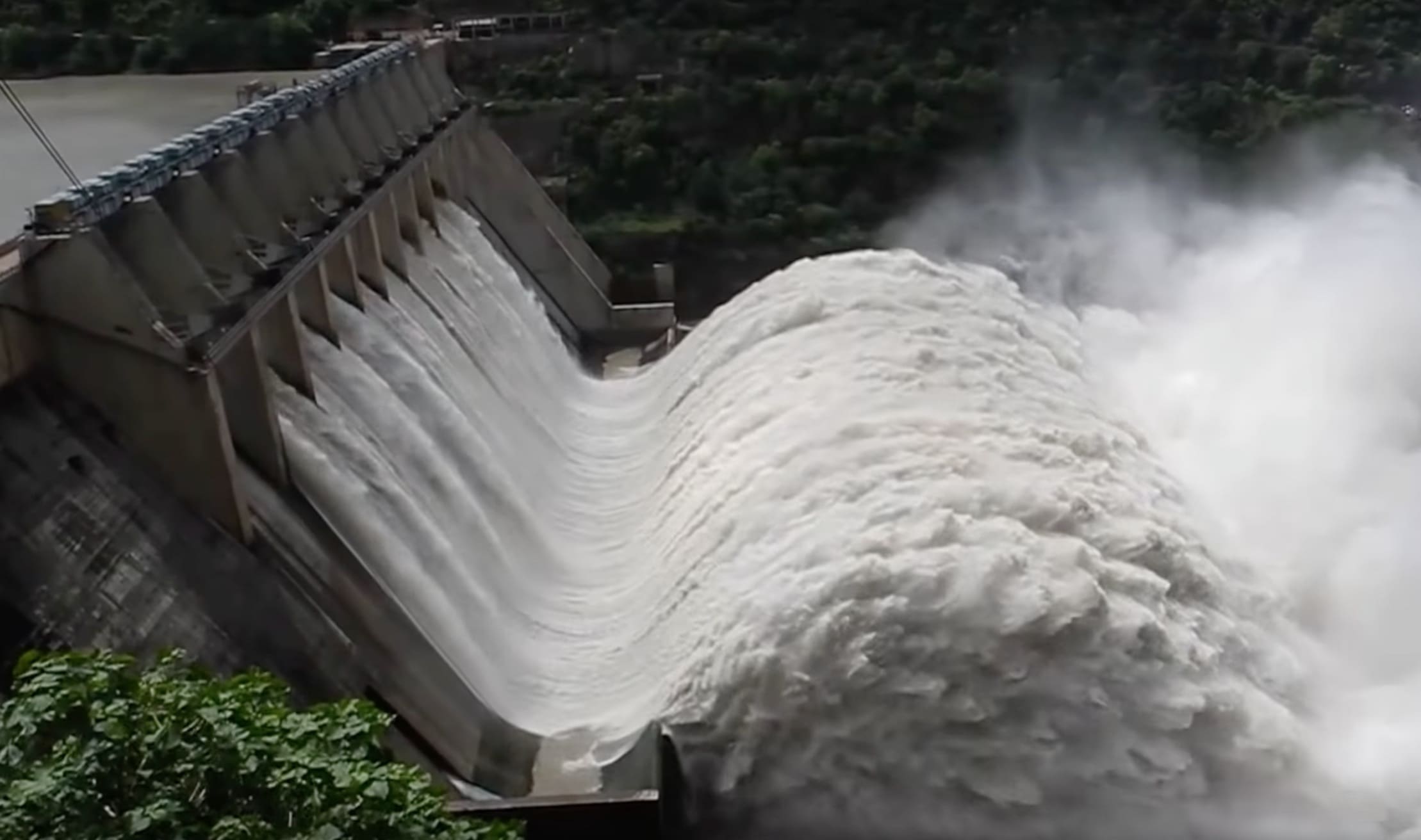The World's Most Powerful Dam Emergency Water Discharges - Video ...