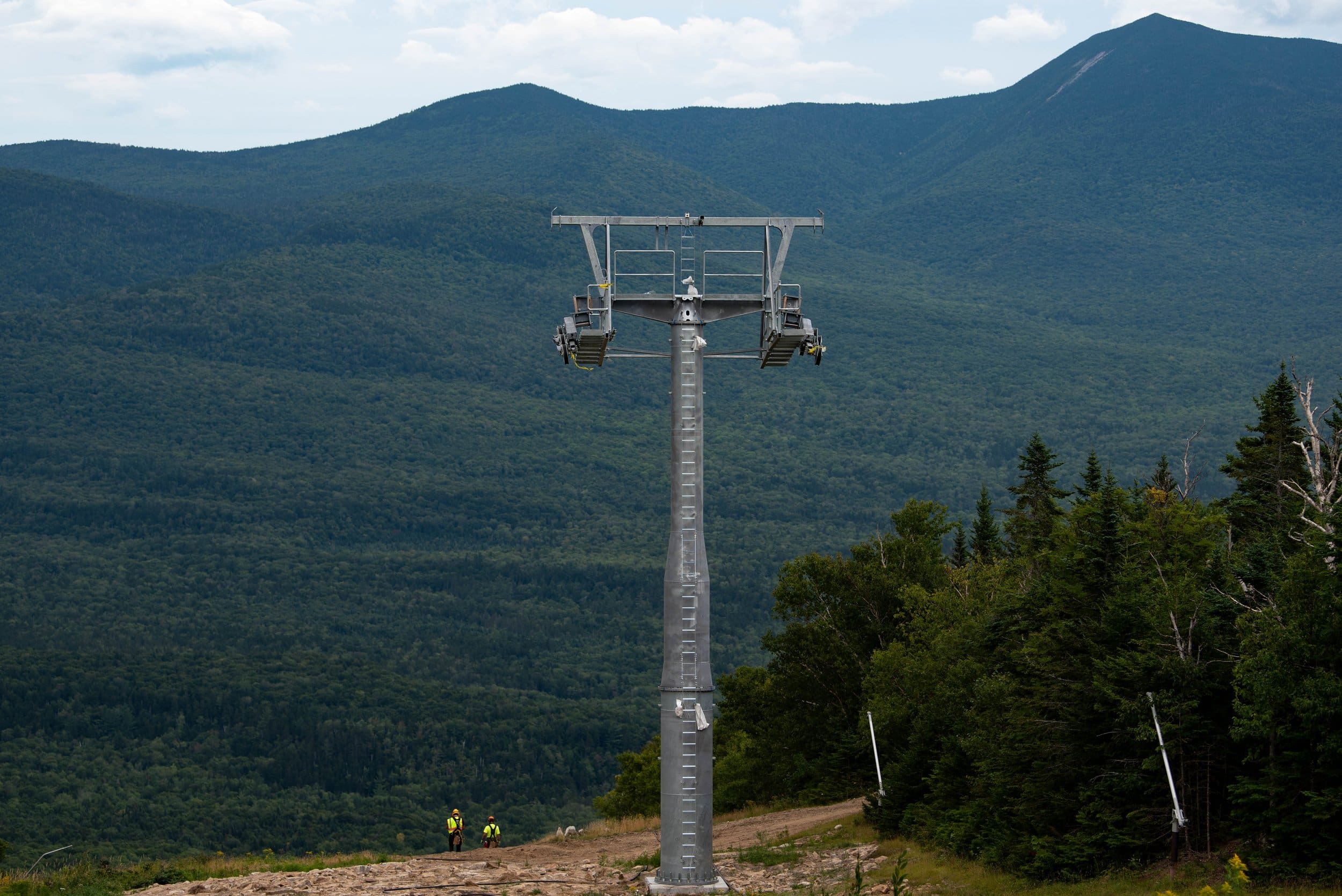 WATCH: Waterville Valley Installs Massive Towers For New Bubble Lift ...