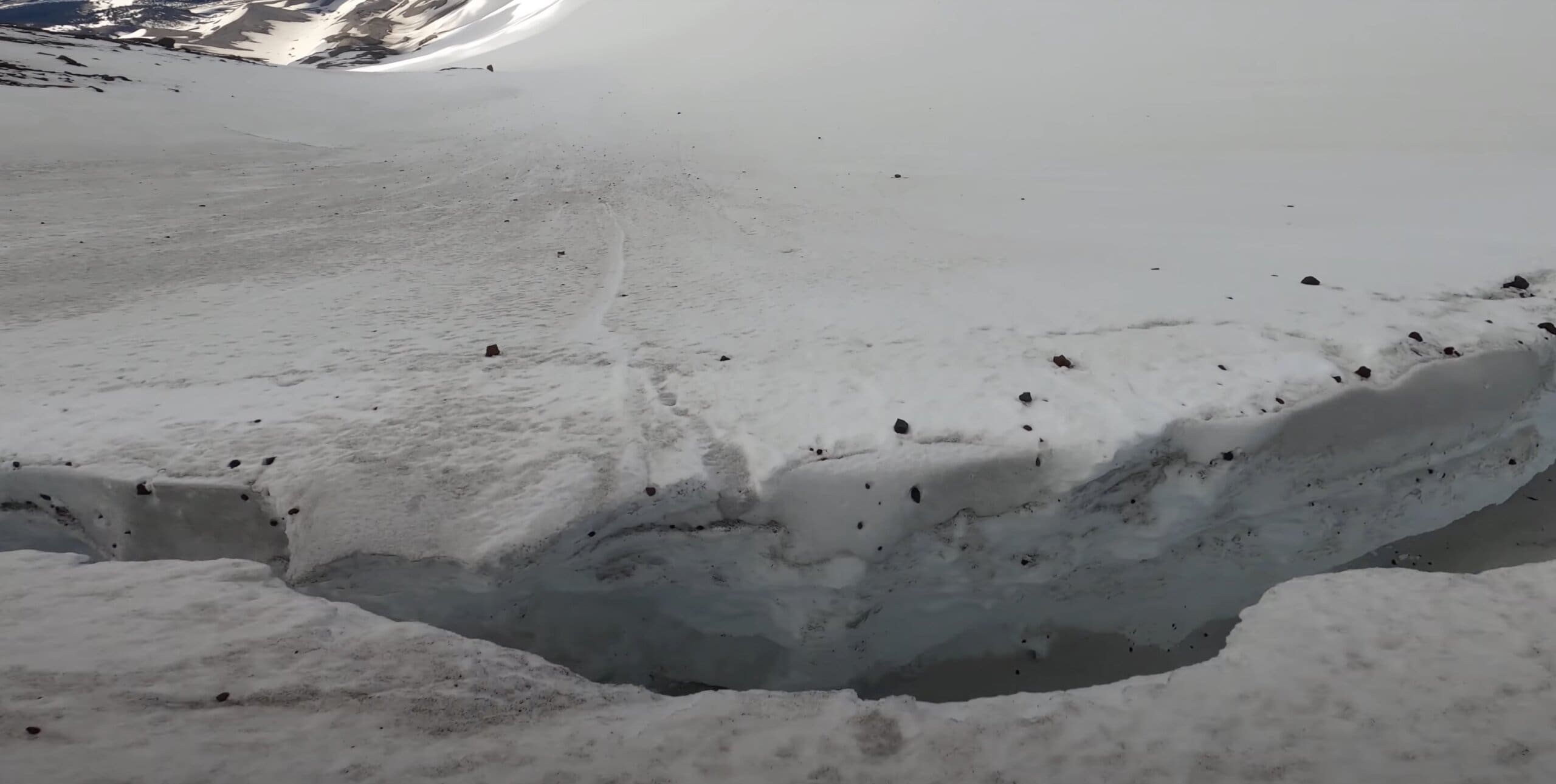 Skier Jumps Over Crevasse At Mt. Hood - Unofficial Networks
