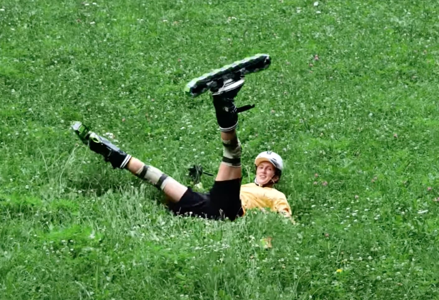 VIDEO: Professional Skier's First Time Grass Skiing - Unofficial Networks