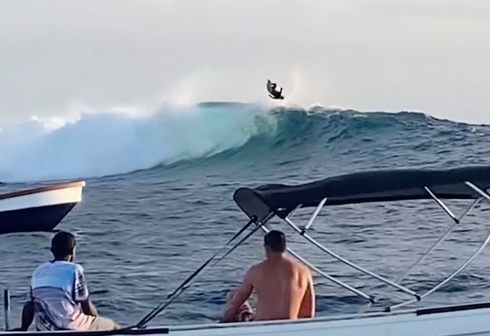 VIDEO: Kai Lenny Sticks Surf Barrel Roll Aerial To Perfection ...