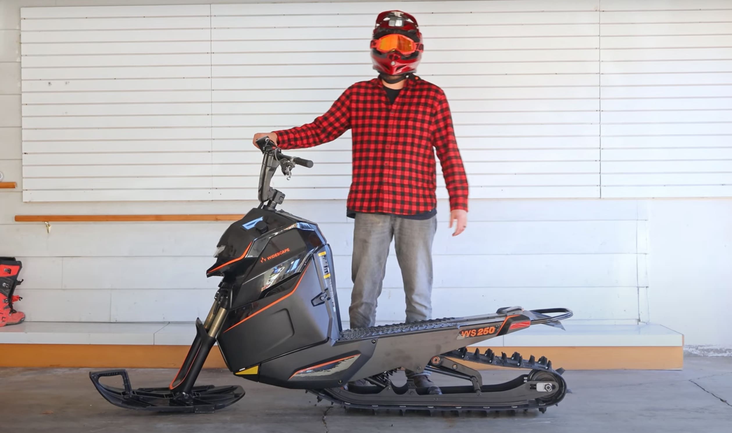 This Is The World's First Standup Snowmobile - Unofficial Networks