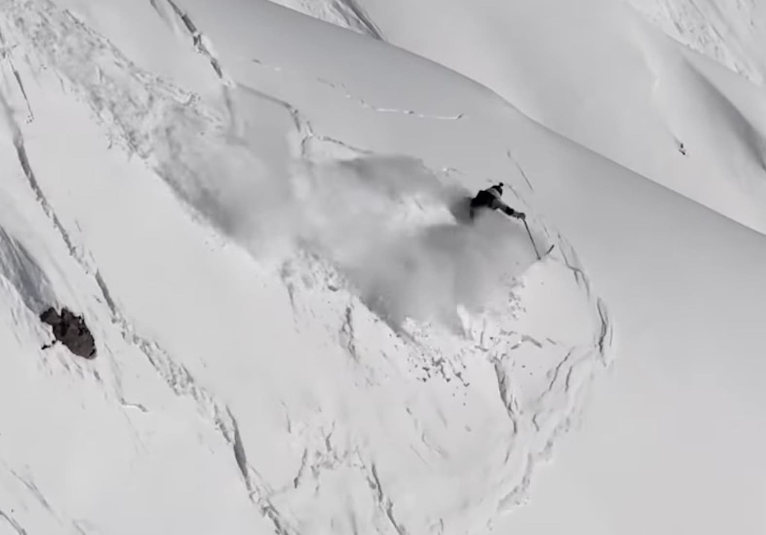 Skier Triggers Inbound Avalanche @ Austrian Ski Resort - Unofficial ...