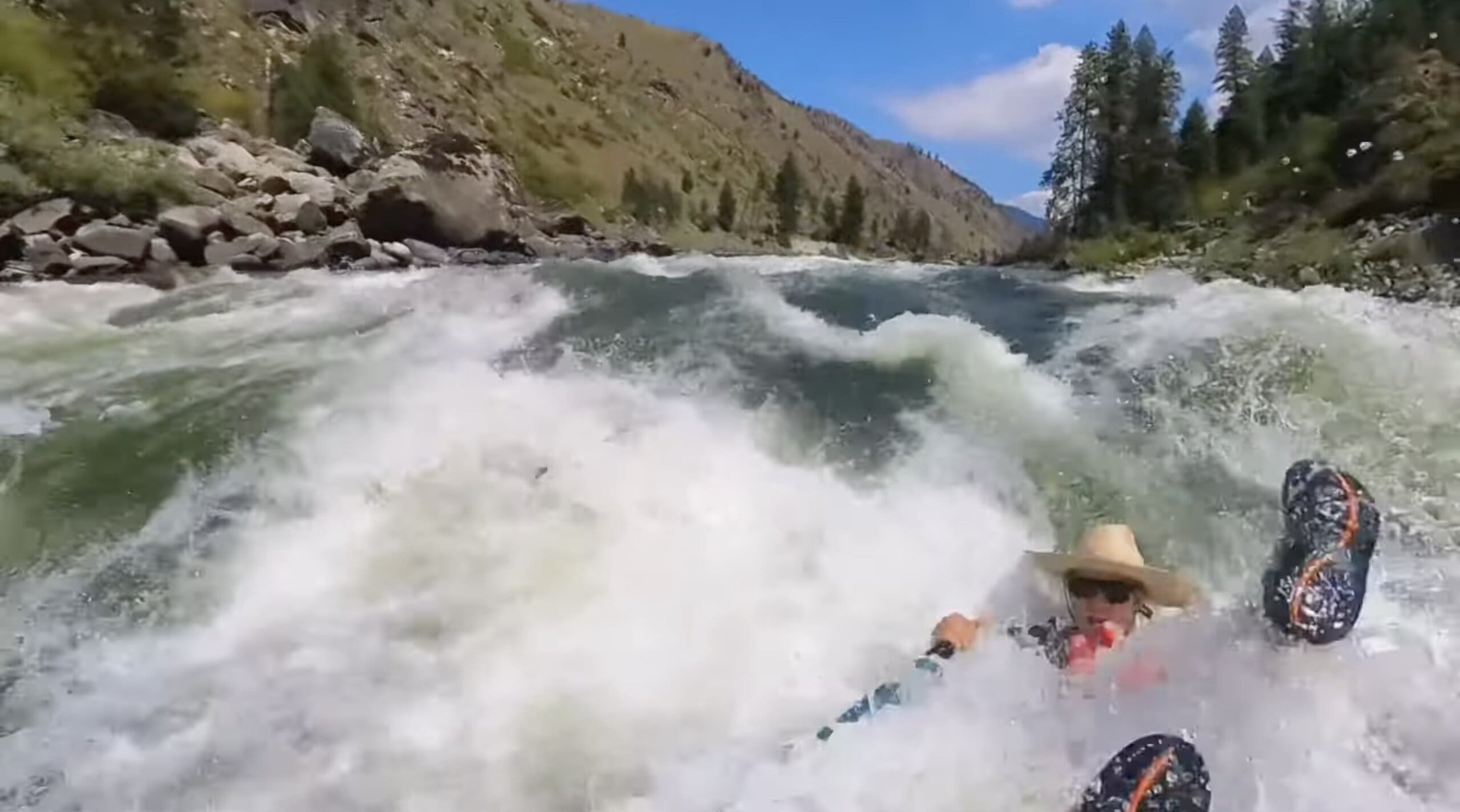WATCH: Raft Guide Falls From Boat & Nobody Notices - Unofficial Networks
