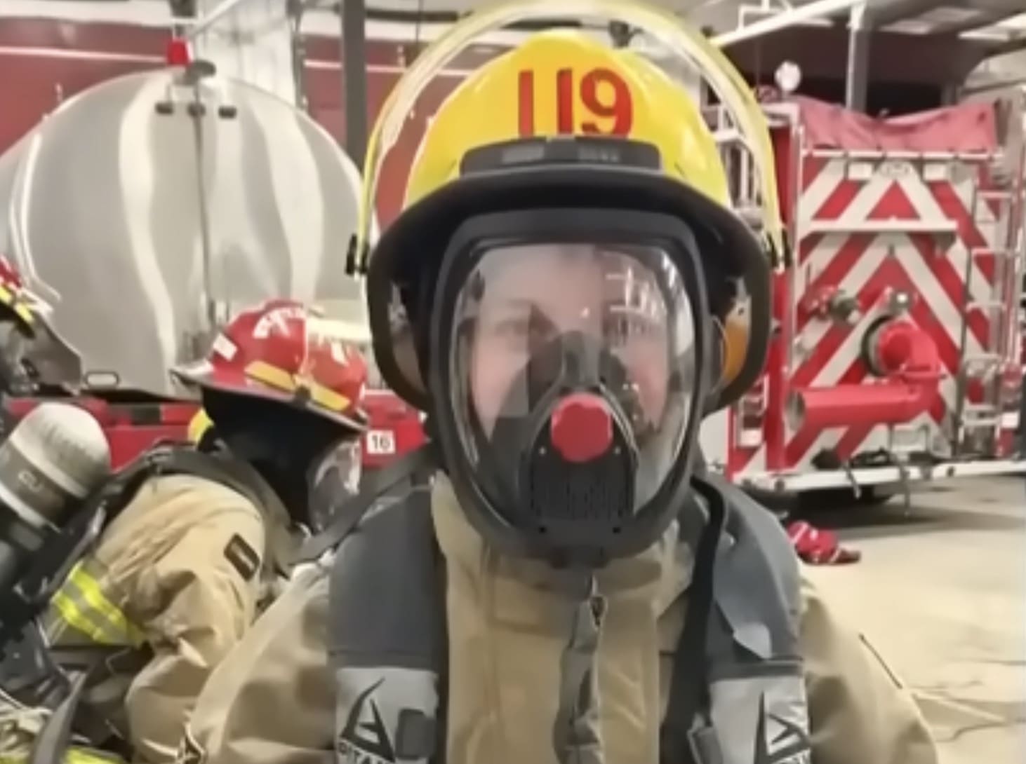 18-Year-Old Volunteer Firefighter Leads 16 Tourists To Safety In Jasper ...