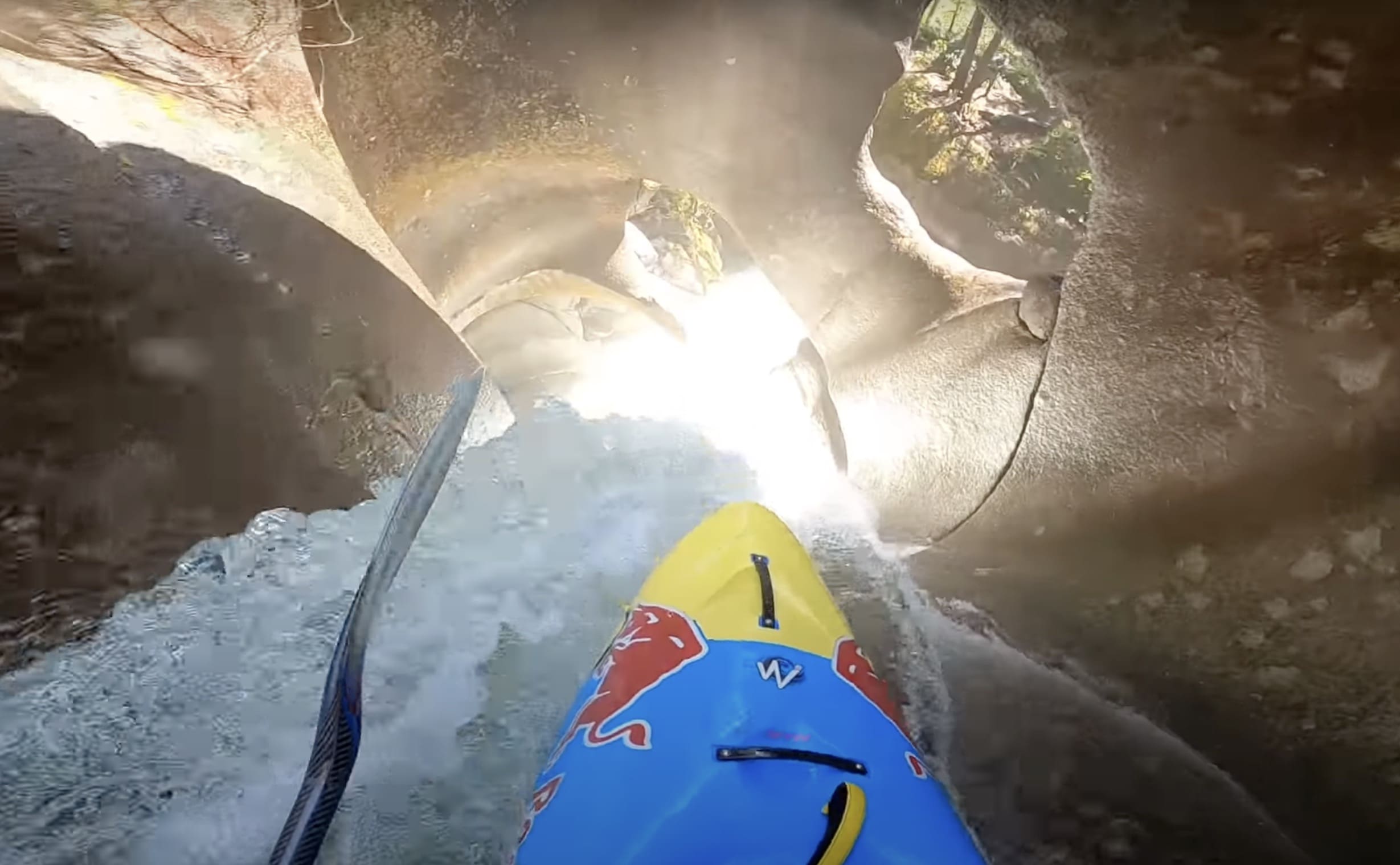 Kayaker Paddles Off 50-Foot "Tunnel Waterfall" - Unofficial Networks