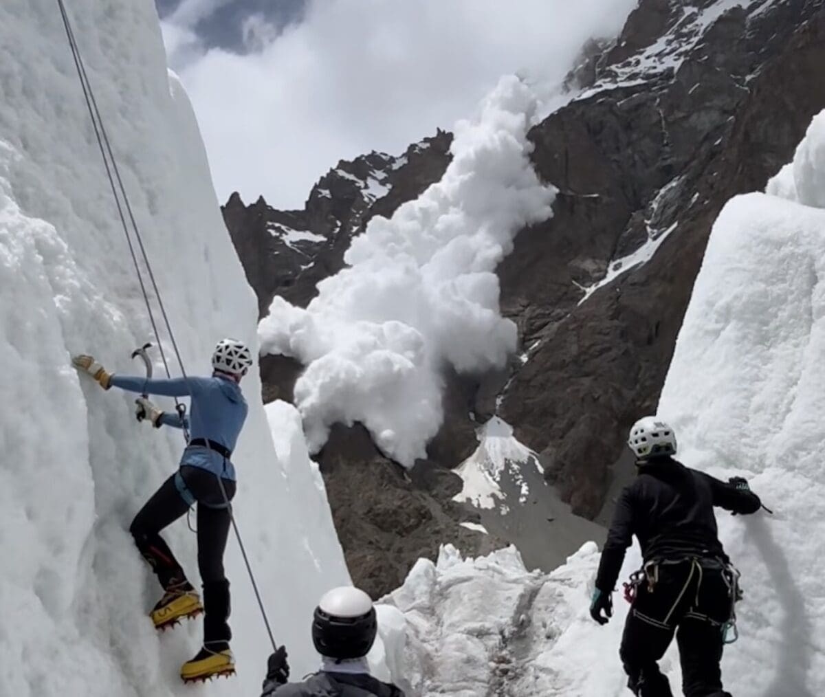 Ice-Climbers Witness Massive Avalanche @ K2 Basecamp - Unofficial Networks