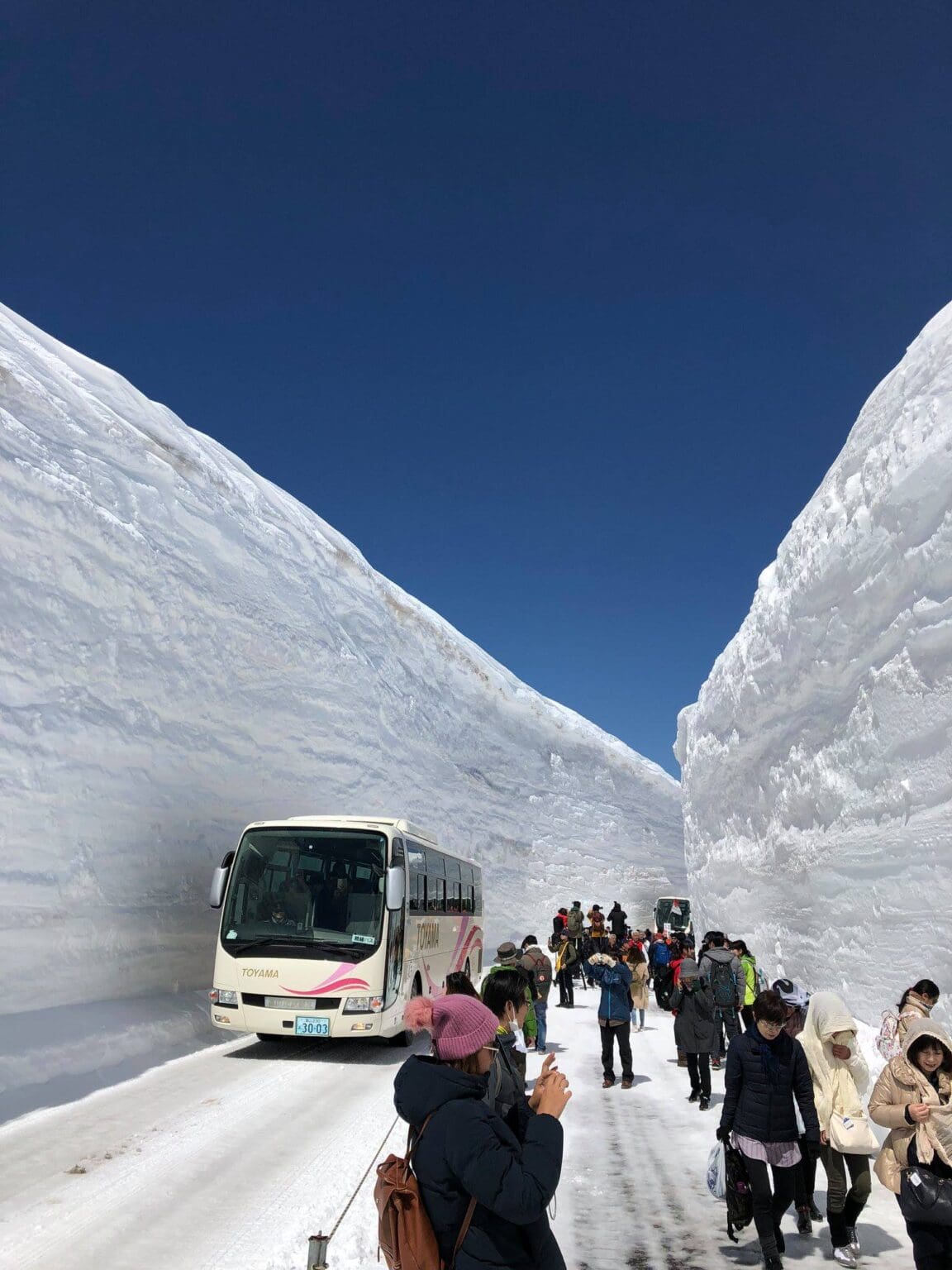 This Road In Japan Can Have Snow Walls Up To 65 Feet High - Unofficial ...