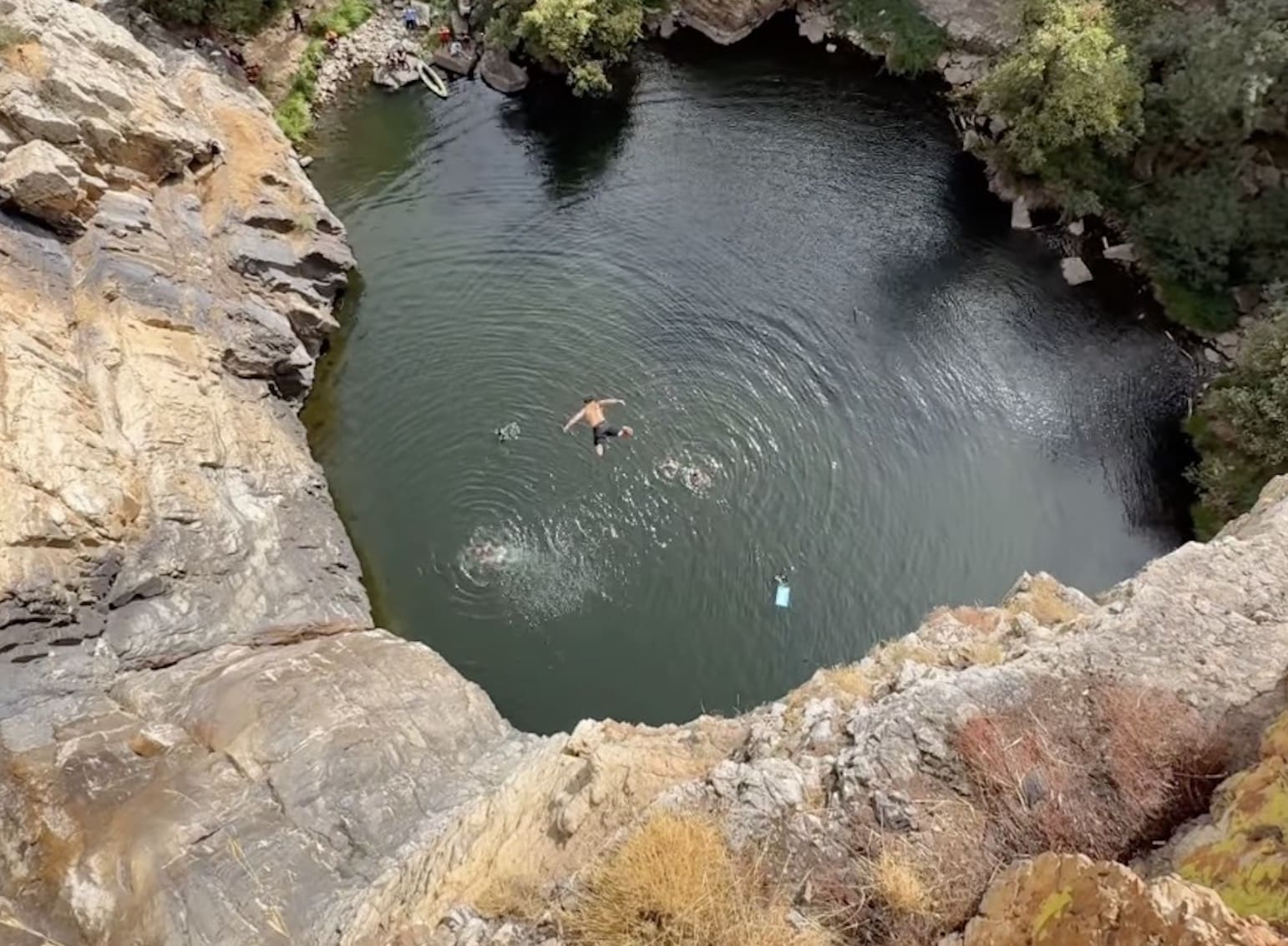 "Death Dive" World Record Stands At 145 Foot Jump - Unofficial Networks