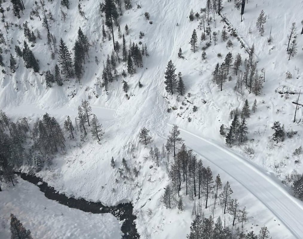 40-Foot Deep Avalanche Shuts Down Idaho Road - Unofficial Networks