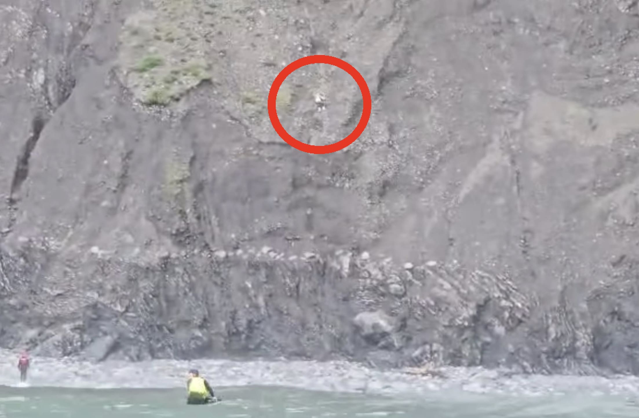 California Hikers Left Clinging To Cliff After Wandering Off Trail ...