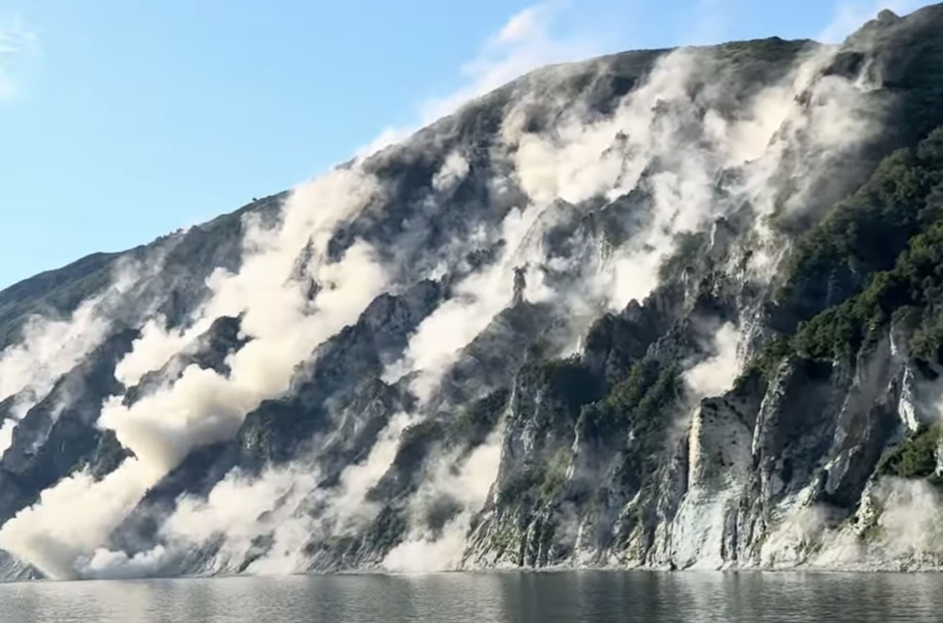 7.4 Magnitude Earthquake Leaves Mountainside Looking Like Its On Fire ...