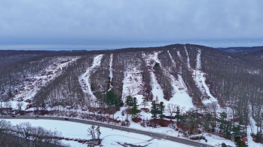 What Remains Of An Abandoned New York Ski Area (Closed Since 2015 ...