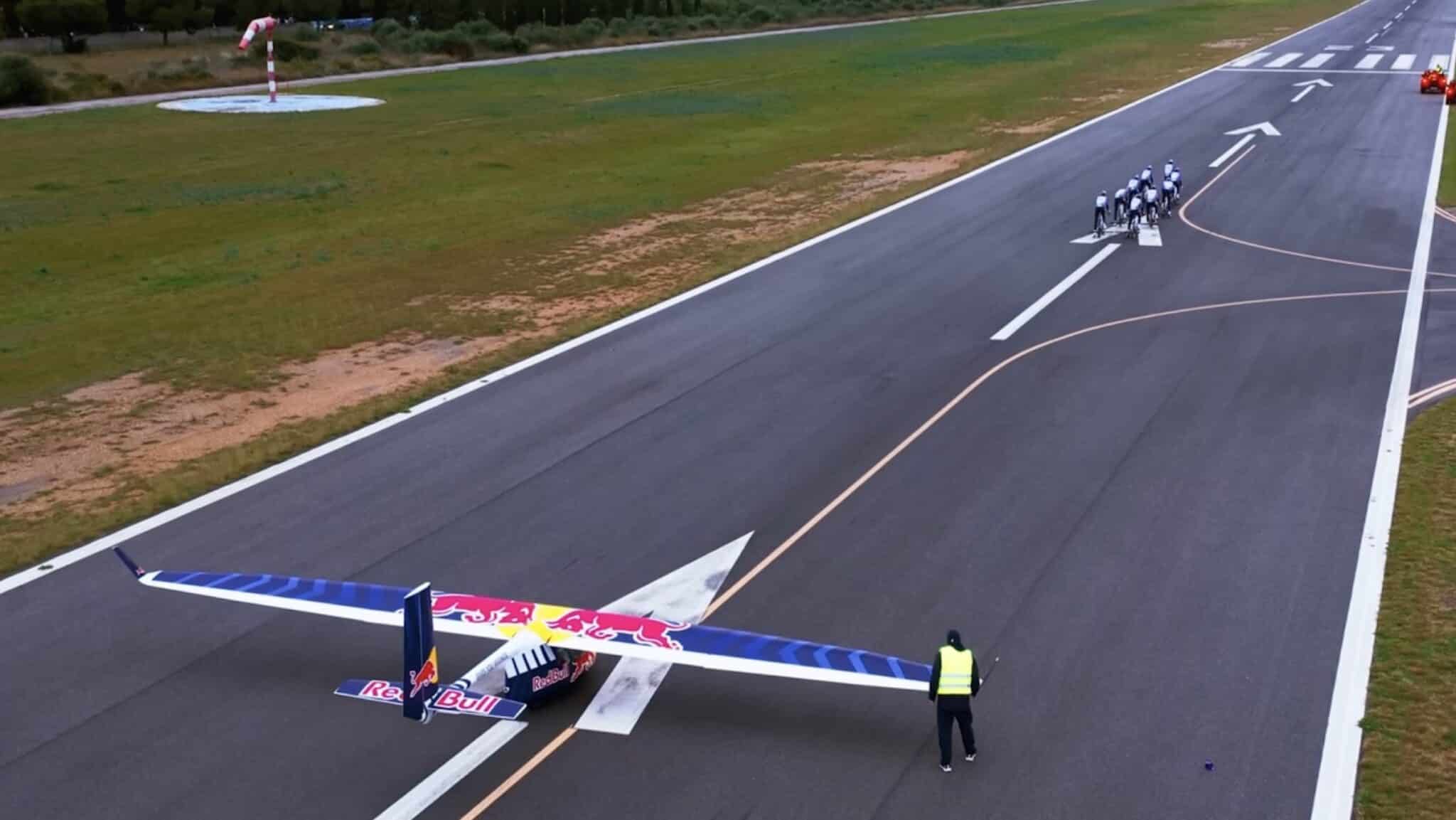 9 Cyclists Attempt To Launch A Plane Using Pure Human Power ...