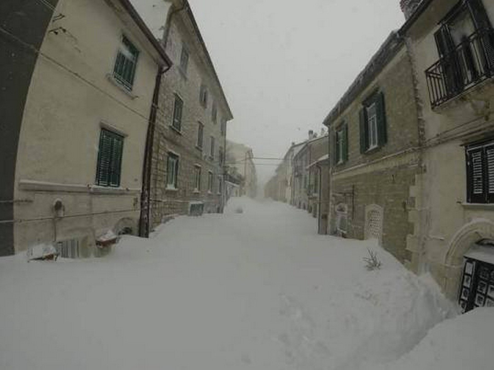 Italian Town Just Set New World Record For Single-Day Snowfall ...