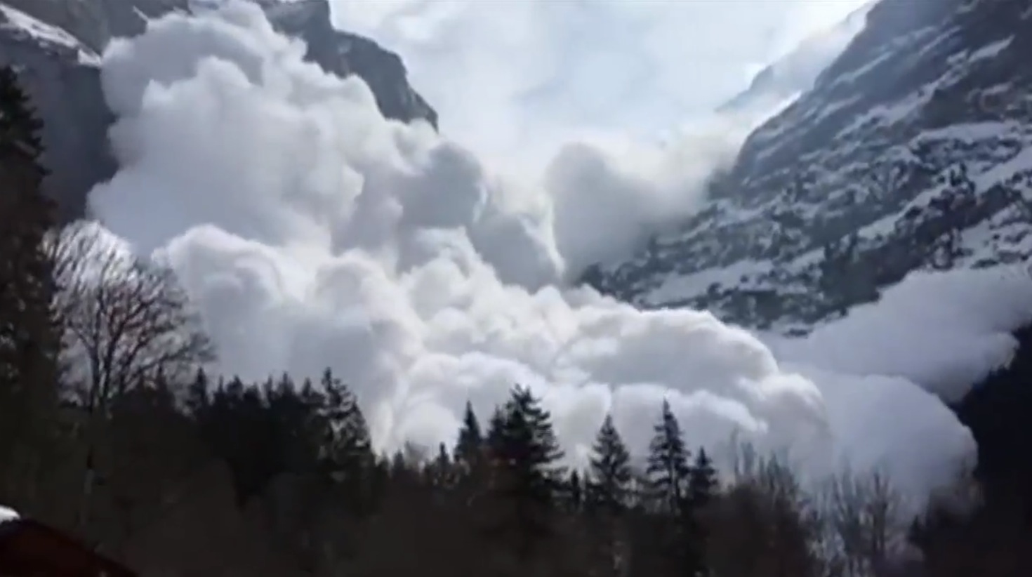 Video of Insanely Large Avalanche From This Weekend in The Alps ...