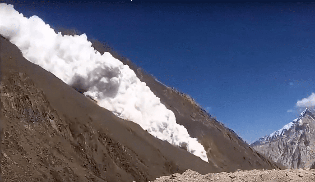 Massive Pakistani Avalanche Caught On Video