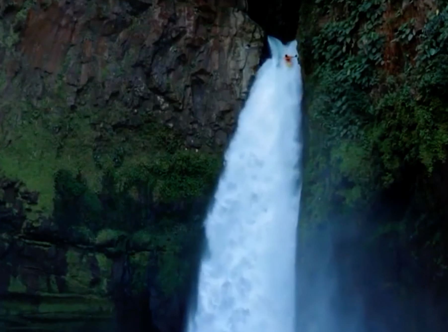 WATCH: Kayaker Puts Down The 2nd Biggest Drop EVER [128 FEET ...