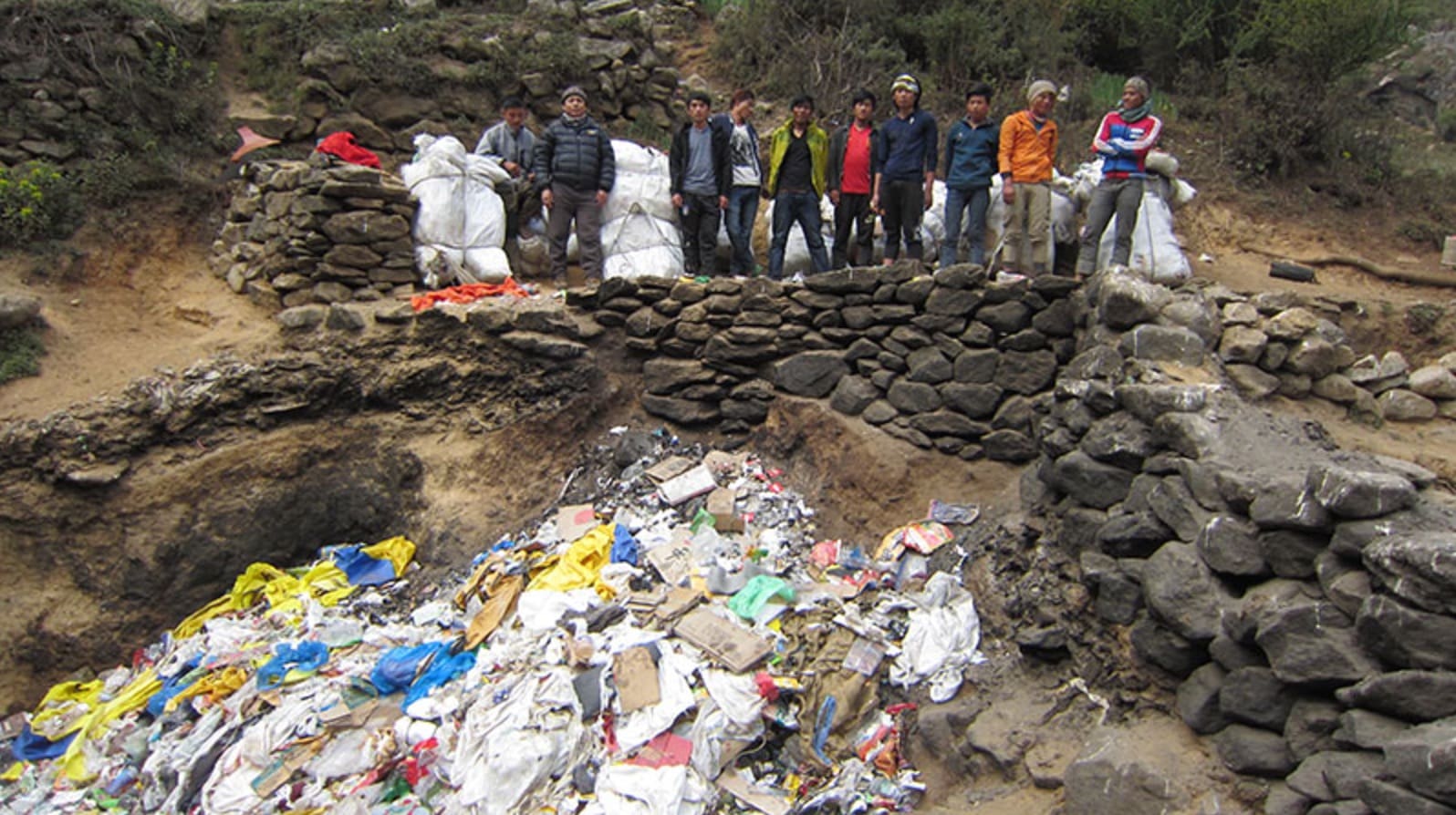Nearly 30,000 Pounds of Human Poop Removed From Mount Everest ...