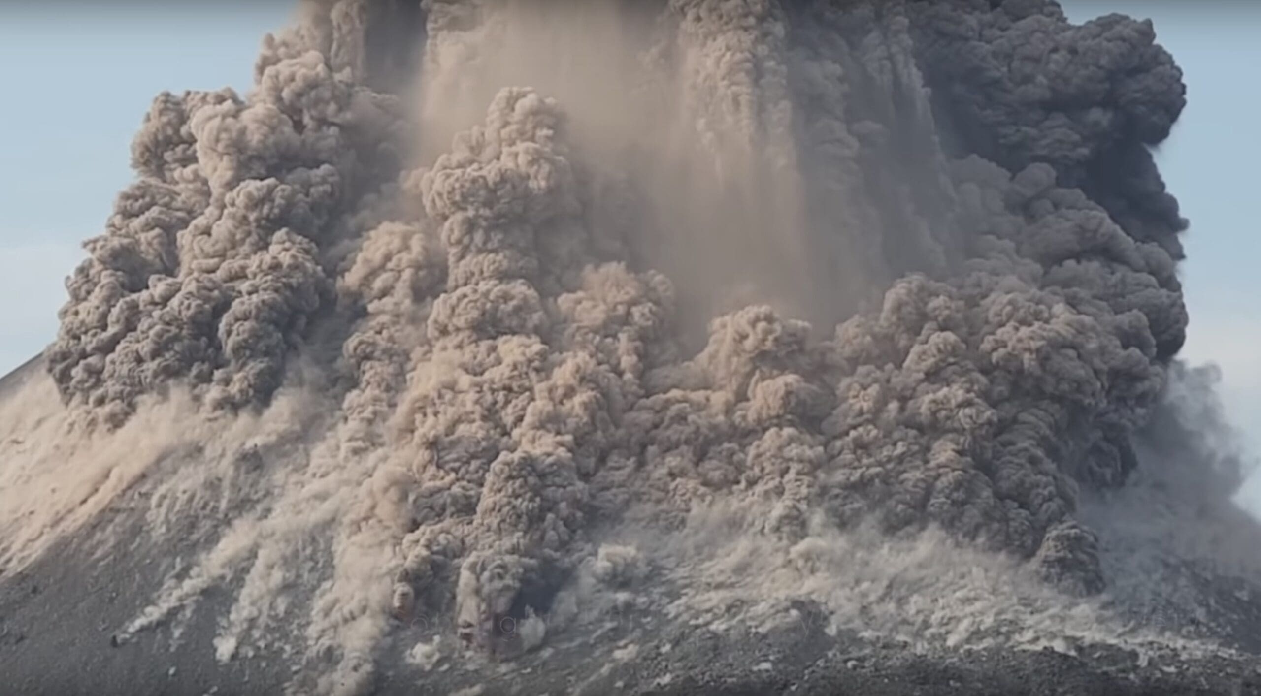 Watch: Dramatic HD Footage of Powerful Volcano Eruption | Unofficial ...