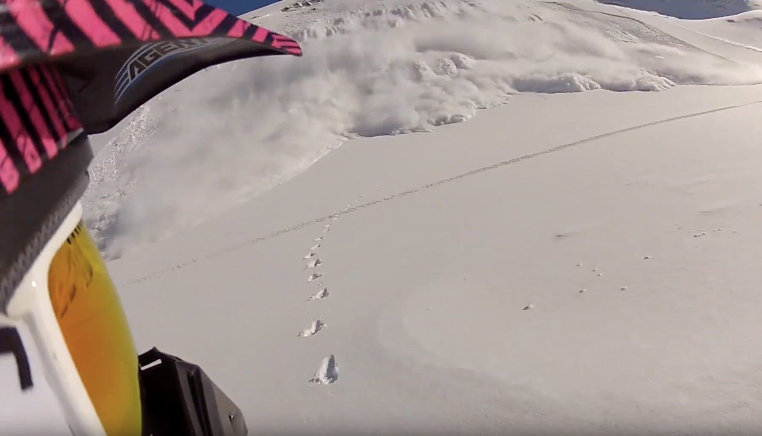 Watch: Guy Outruns An Avalanche On Foot In Alaska | Unofficial Networks