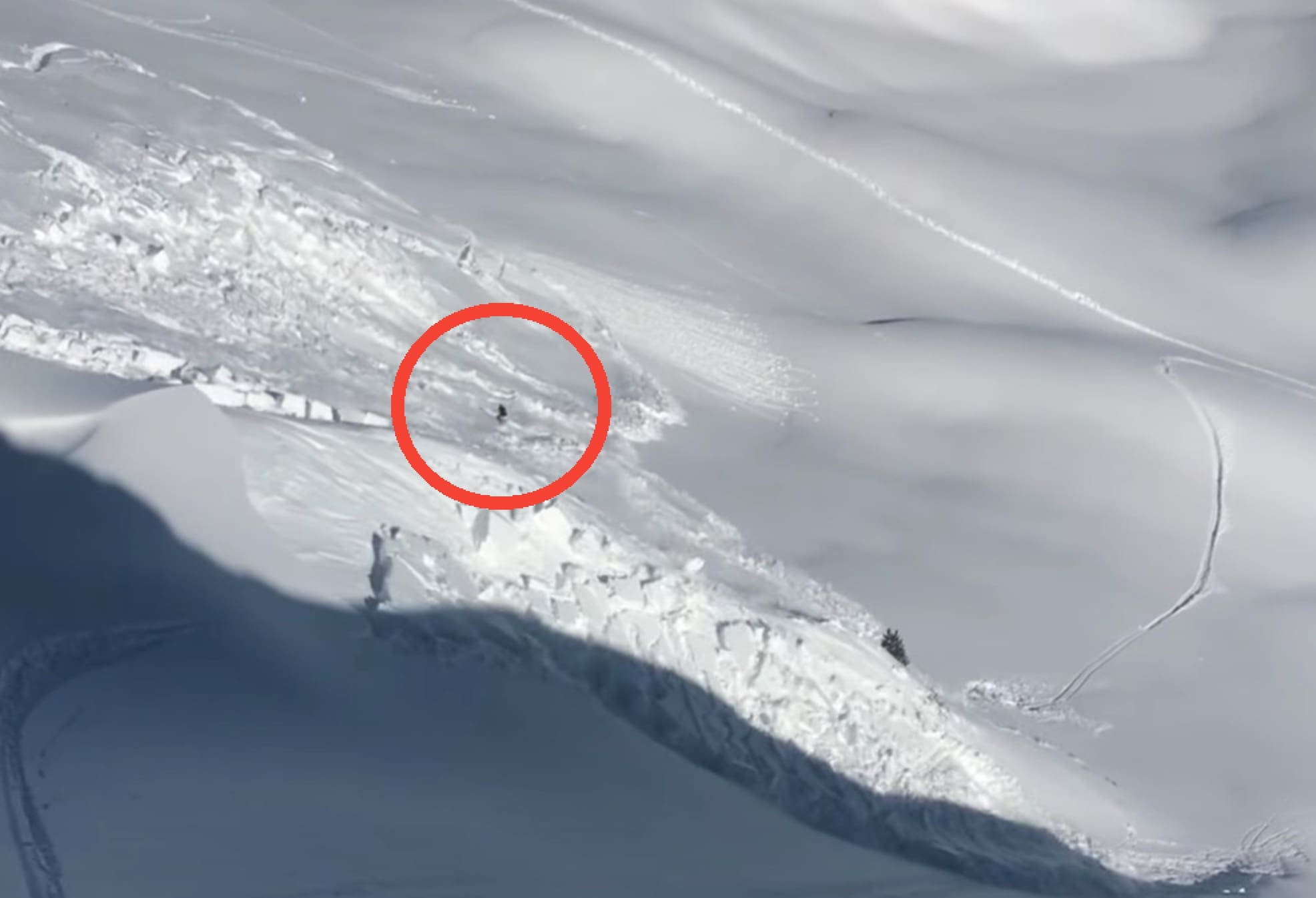 Alternate Video of Snowboarder Outrunning Avalanche In Switzerland