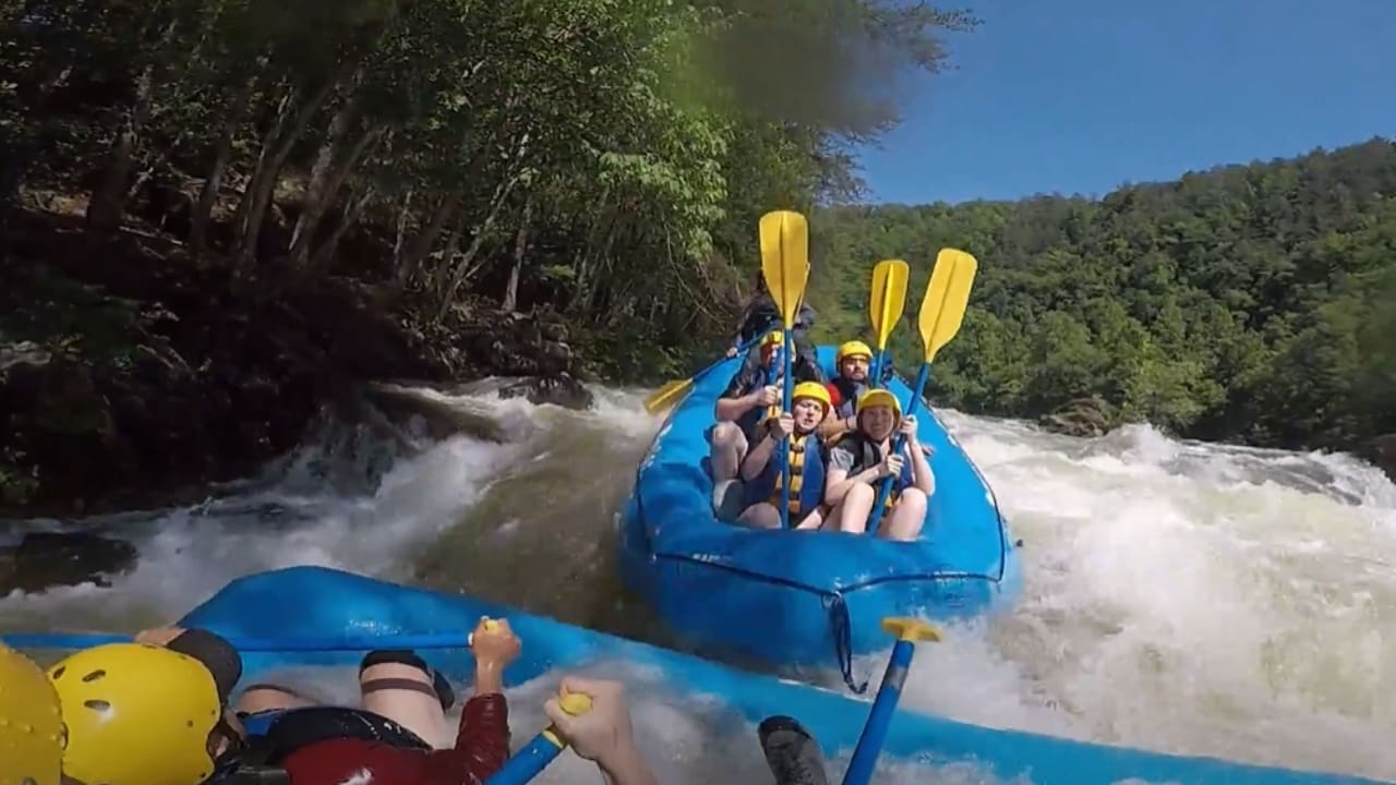 Video: Rafters Get Caught In Dangerous Hydraulic Whirlpool | Unofficial ...