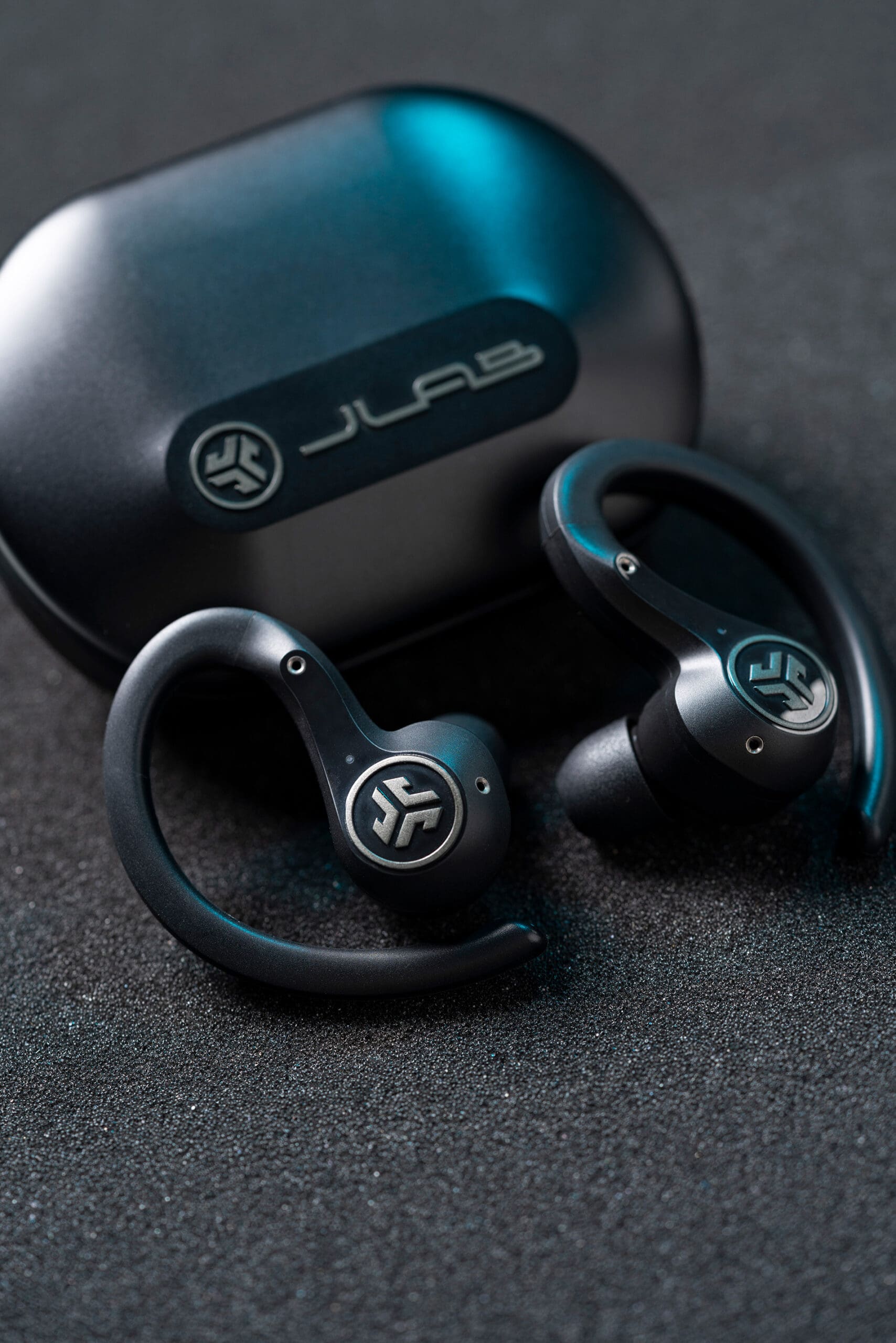 9 Hot New Accessories That Will Have You Stoked for Ski Season ...