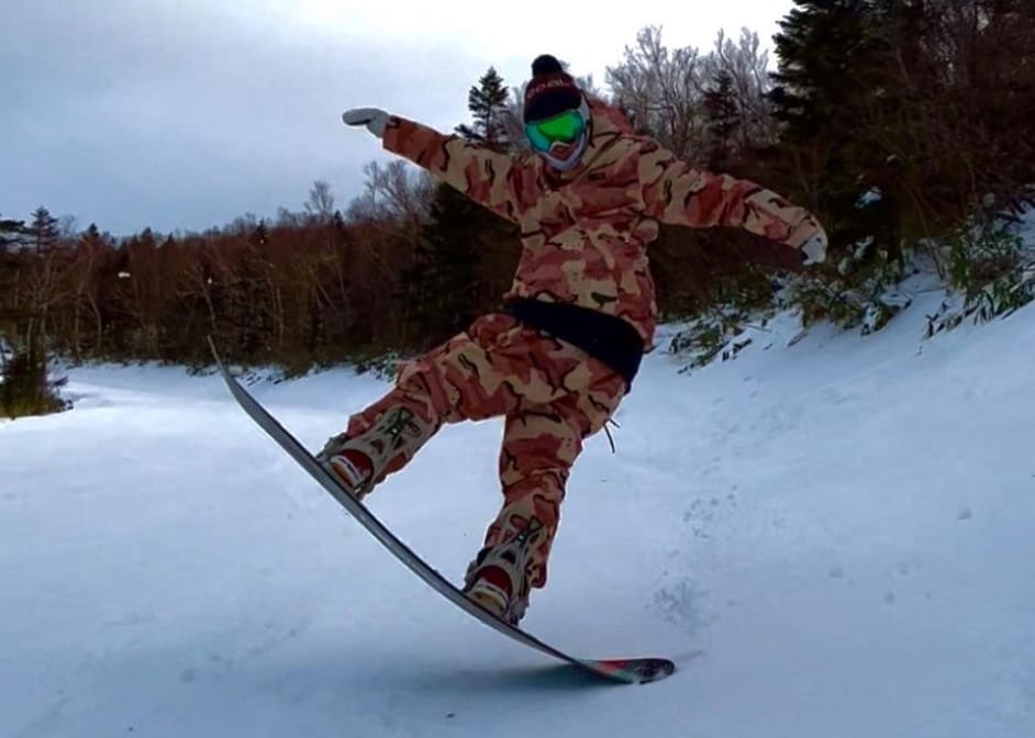 One-Footed Carving = Impressive Display of Snowboarding Balance ...