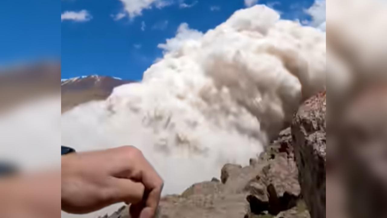 Hiker Braces Behind Rock To Survive Avalanche In Super Intense Video ...